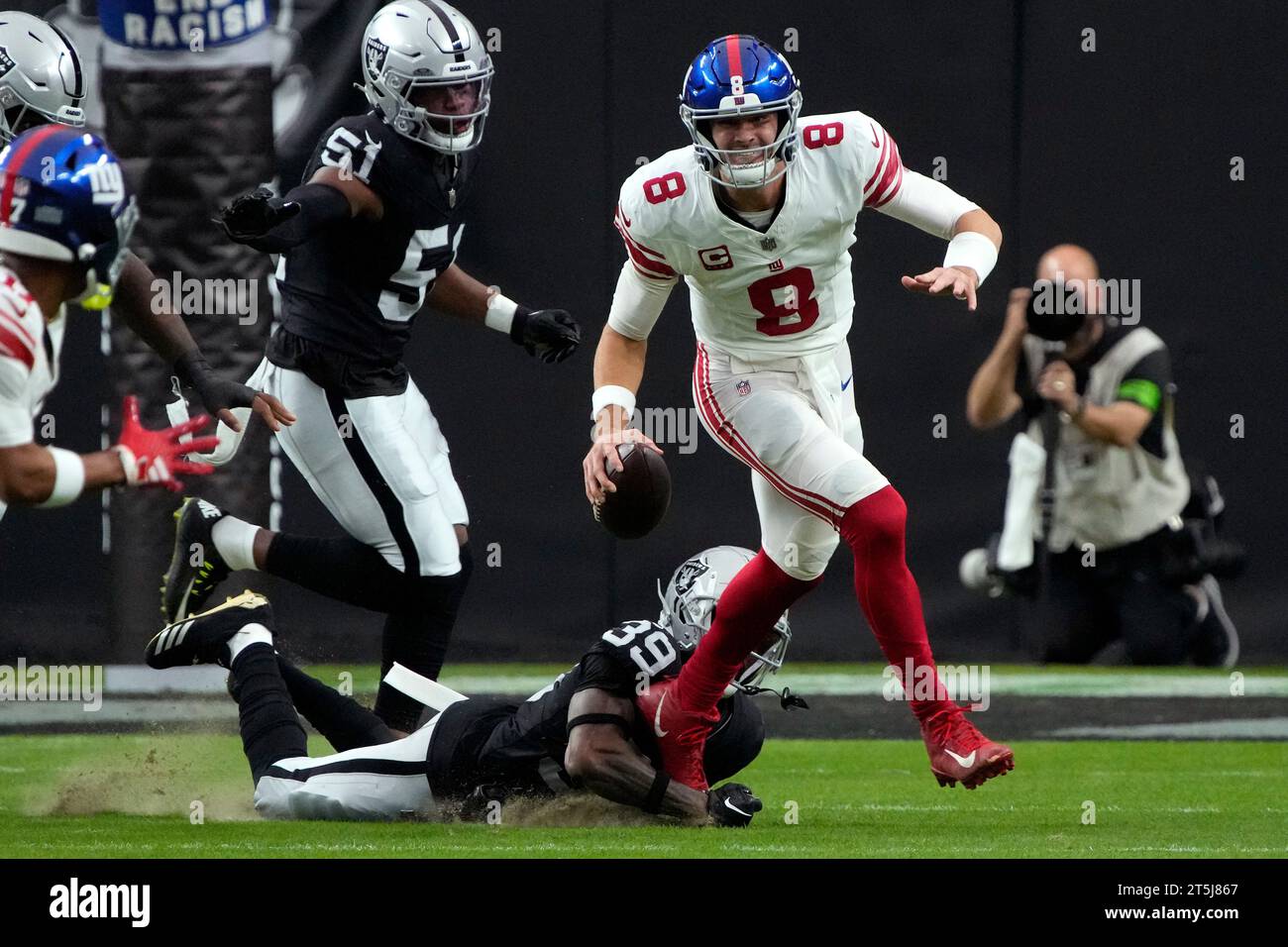 New York Giants quarterback Daniel Jones (8) scrambles as Las Vegas ...