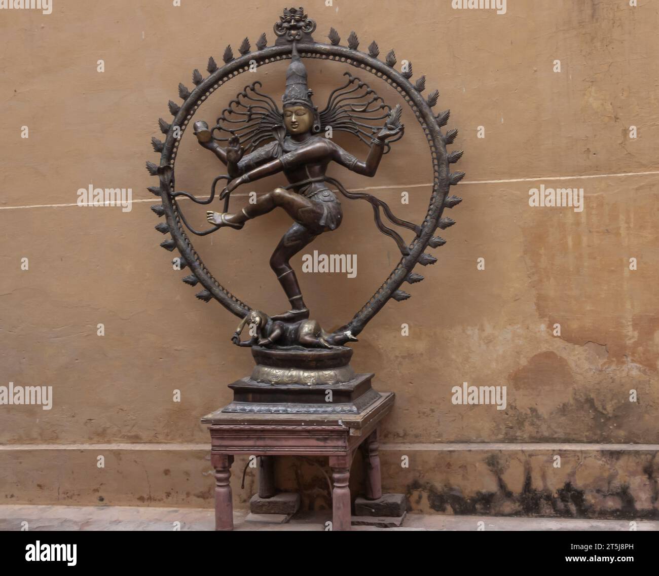 Golden Triangle. India - November 9th 2019 - Statue of bronze indian ...
