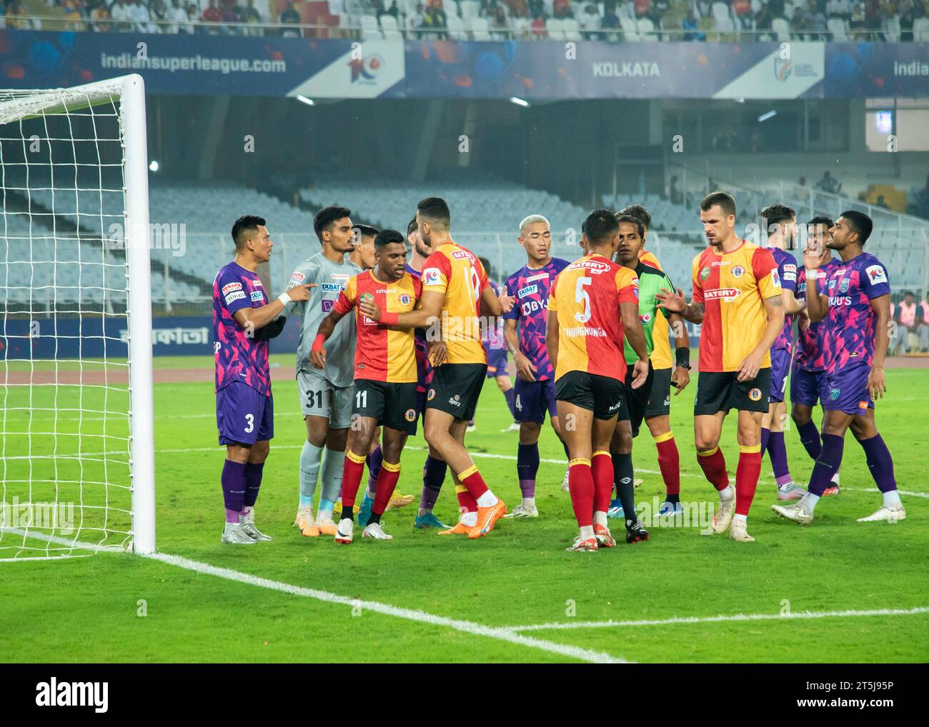 Kolkata, West Bengal, India. 4th Nov, 2023. Kerala Blasters (KBFC ...