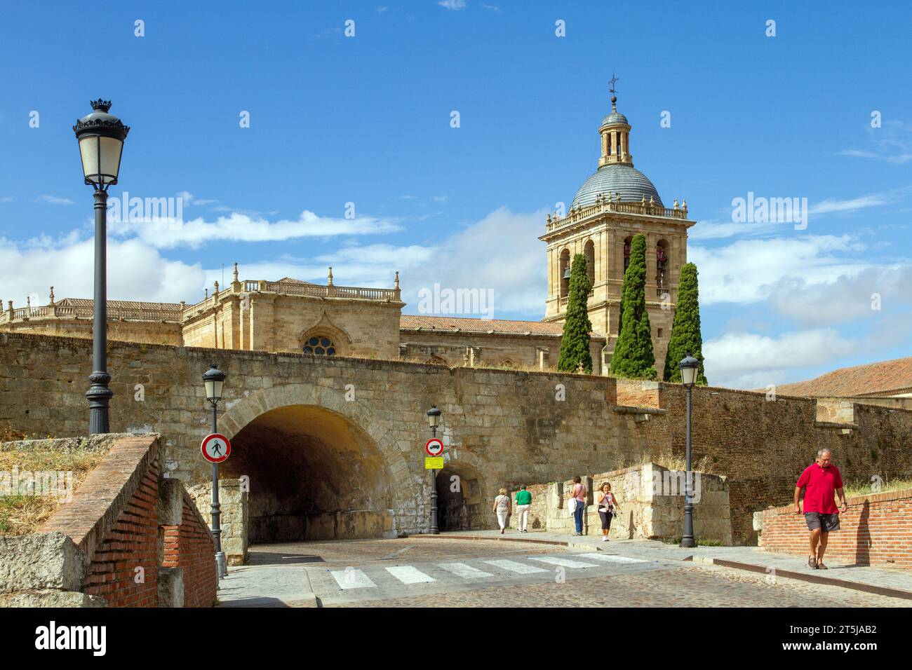 The historic medieval Cathedral of Santa María in the Spanish city of ...