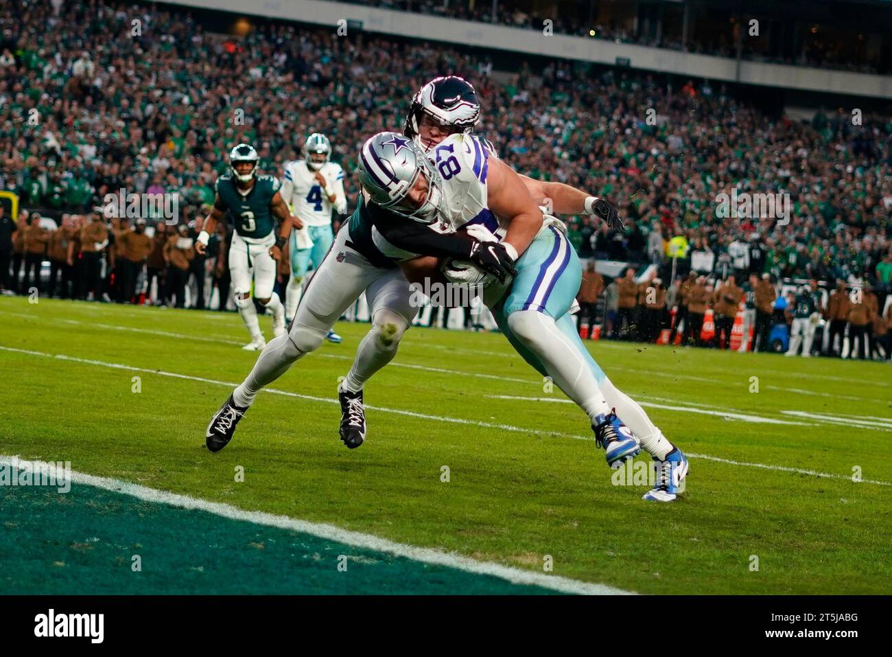 Dallas Cowboys tight end Jake Ferguson (87) scores a touchdown in front ...
