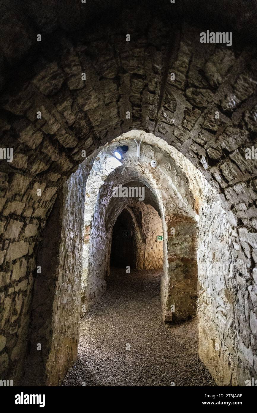 Caves and caverns hi-res stock photography and images - Alamy