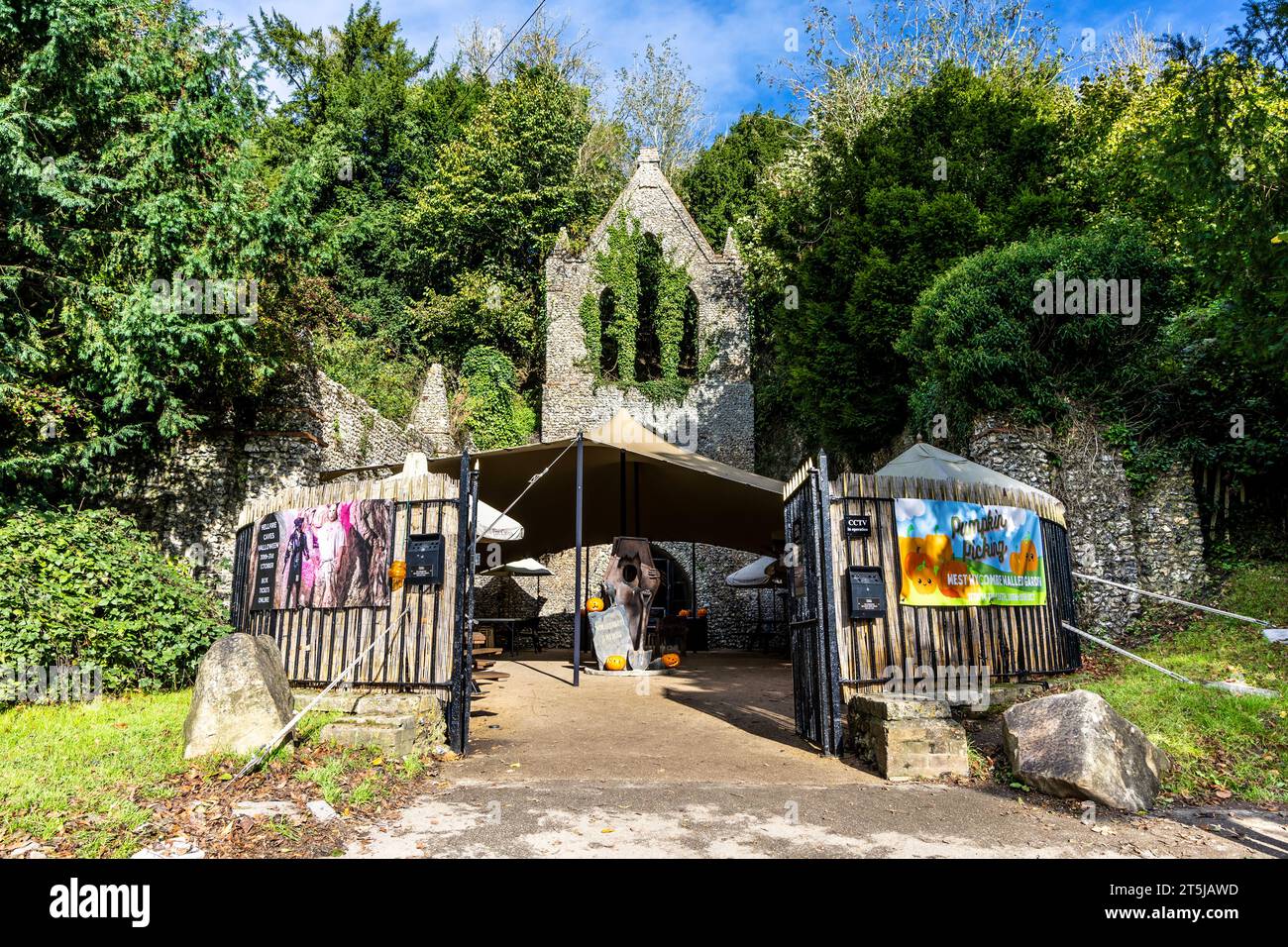 Exterior of man-made chalk caverns The Hellfire Caves in West Wycombe ...