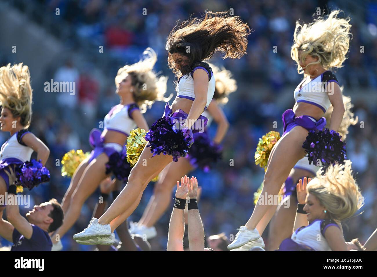 Baltimore ravens cheerleaders hi-res stock photography and images - Alamy
