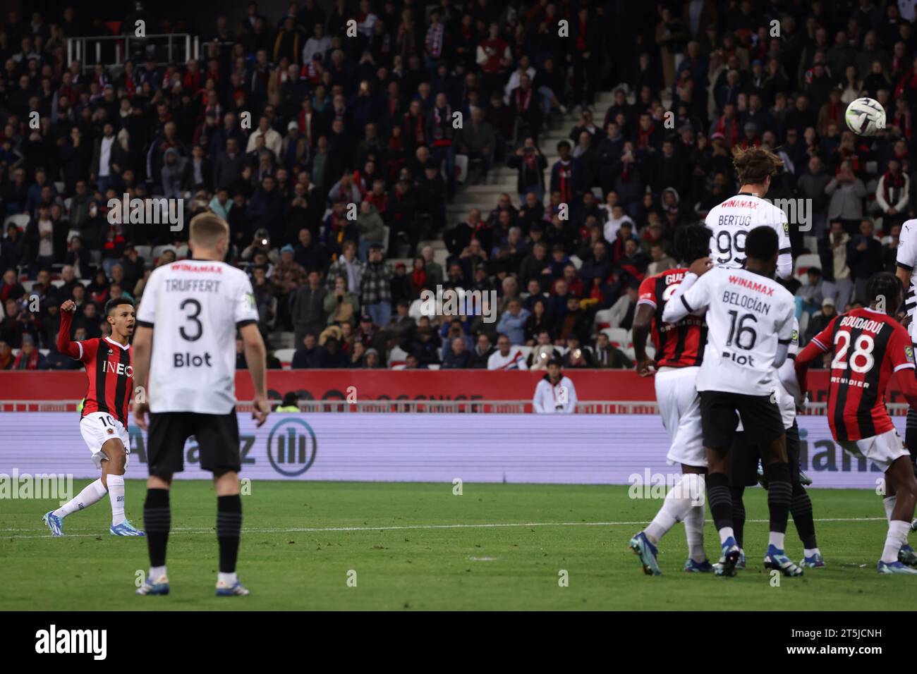 Nice, France. 5th Nov, 2023. Sofiane Diop of OGC Nice scores a free ...