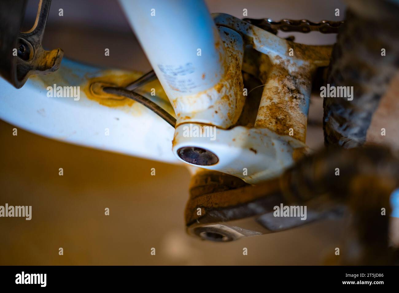 Mud and dirt on the rear wheel connection on a blue mountain bike frame ...