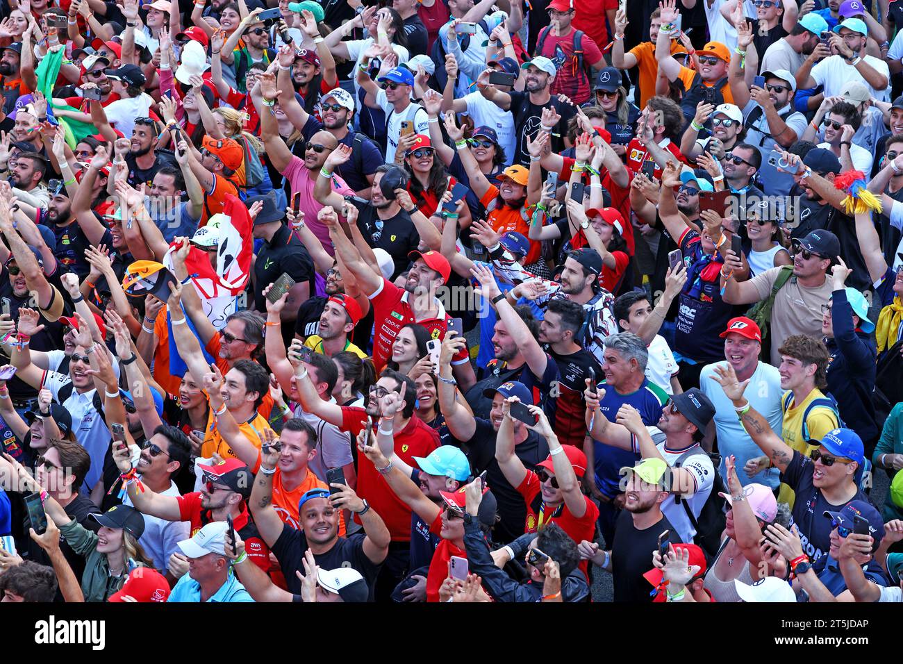 Sao Paulo, Brazil. 05th Nov, 2023. Circuit atmosphere - fans at the ...
