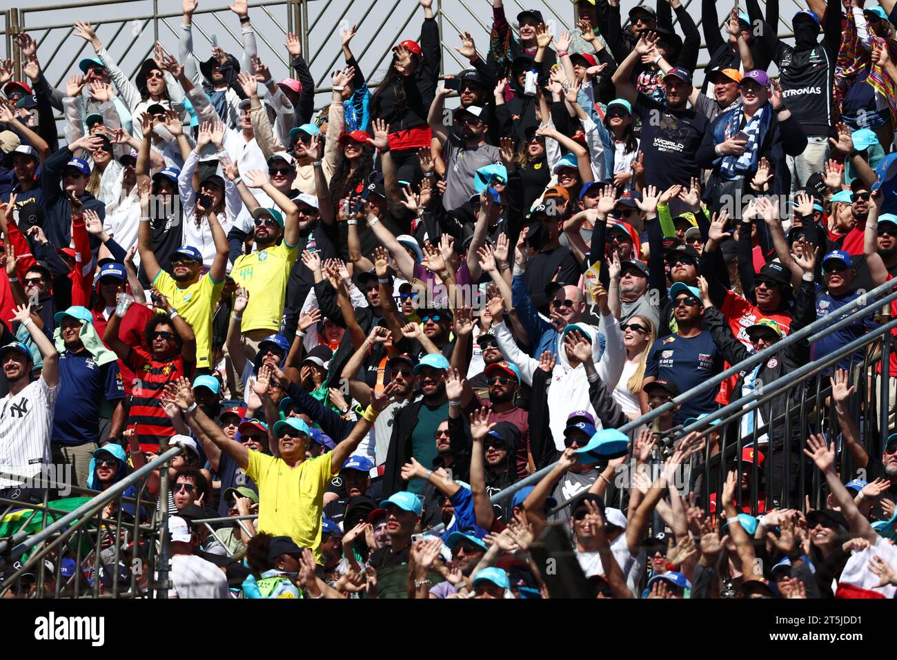 Sao Paulo, Brazil. 05th Nov, 2023. Circuit atmosphere - fans in the ...
