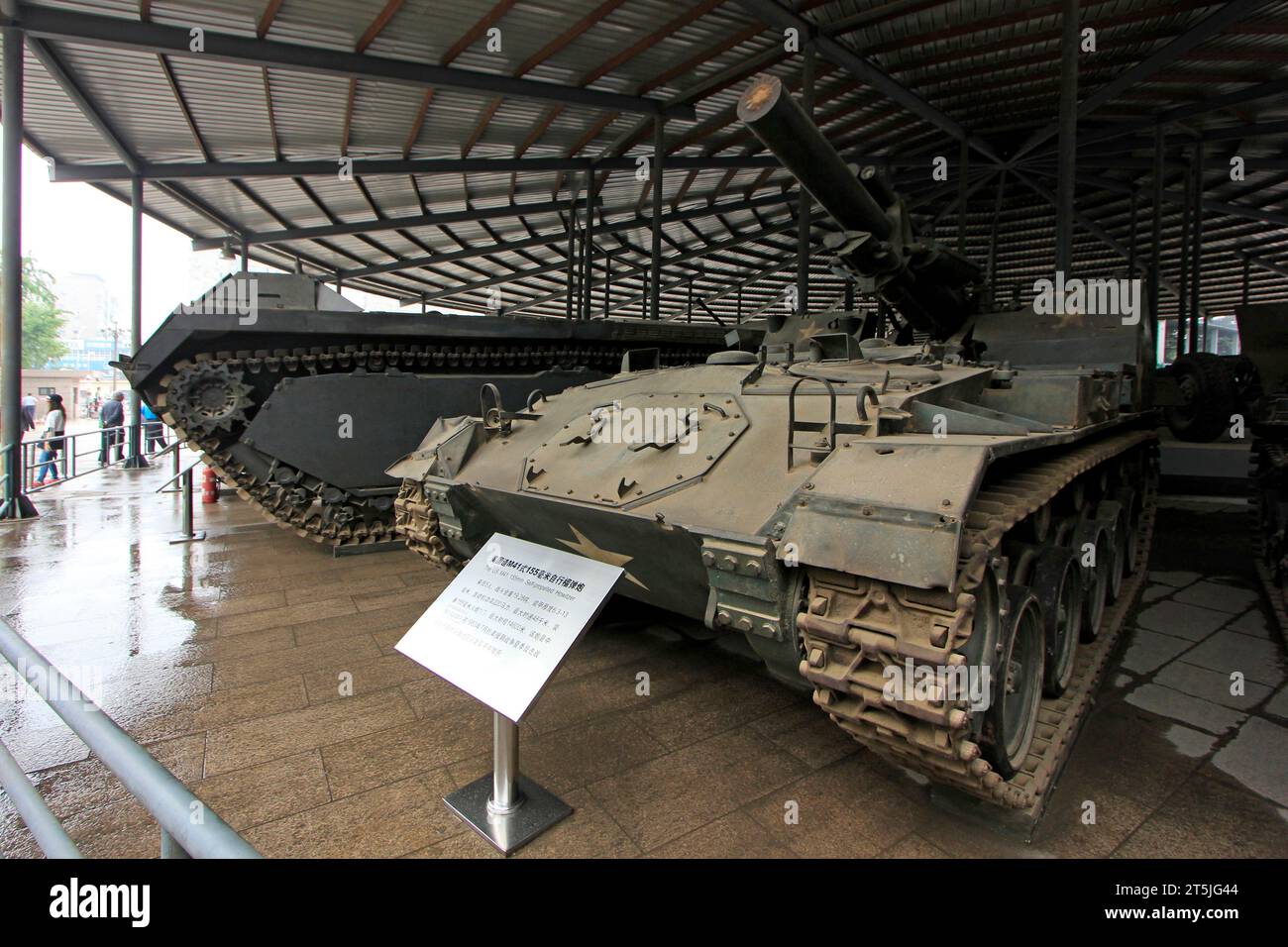 BEIJING - MAY 24: American M41 type 155 mm howitzer, in the Chinese ...