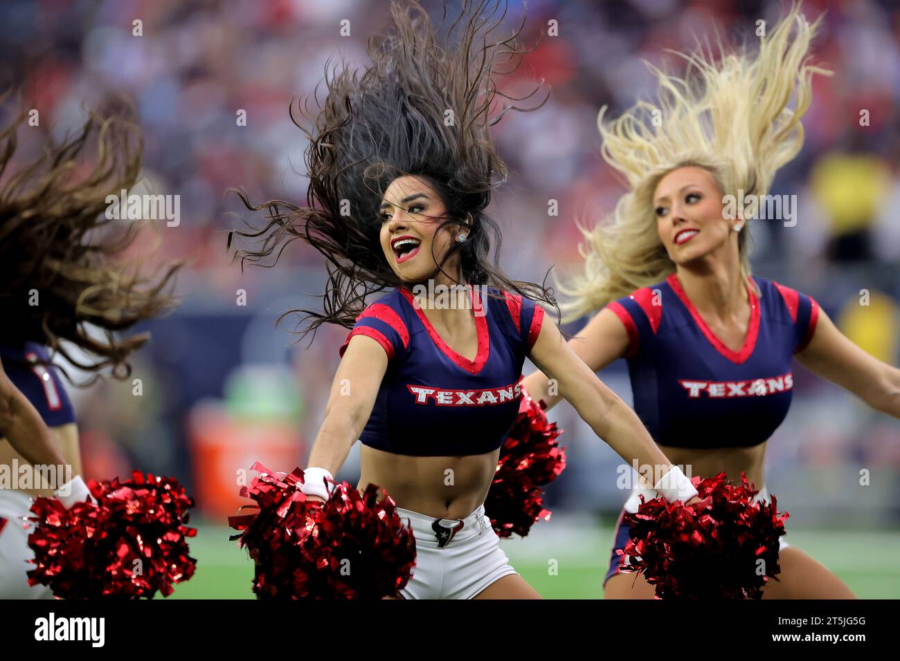 Houston, Texas, USA. 5th Nov, 2023. A Houston Texans cheerleader performs during a timeout ...