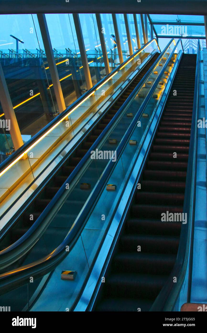 Automatic stairs hi-res stock photography and images - Alamy