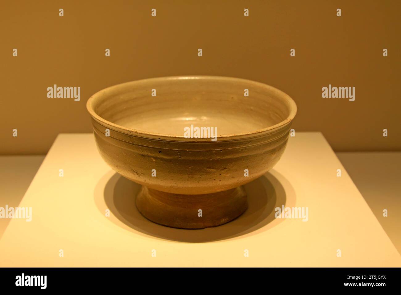 CHINA - EASTERN HAN DYNASTY (25-220 AD): Celadon Cup, Eastern Han ...