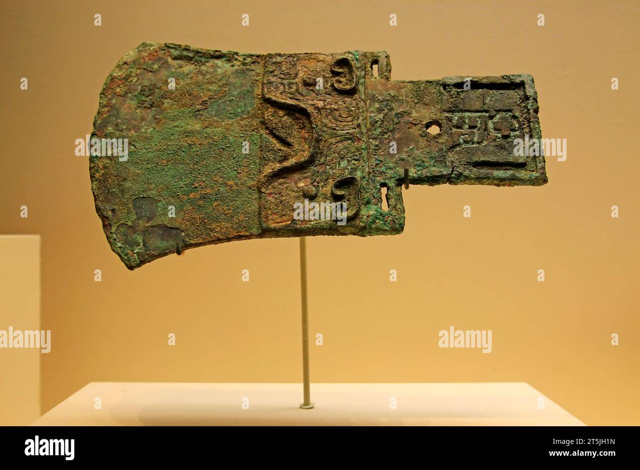 Bronze 'yue' axe hi-res stock photography and images - Alamy