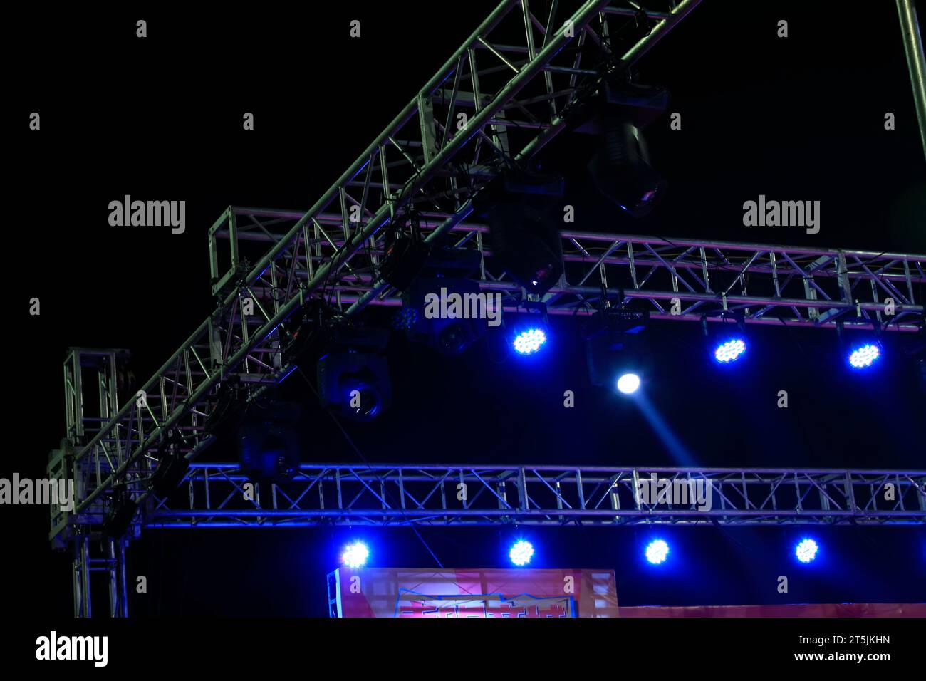 stage light on the metal frame in the dark Stock Photo - Alamy