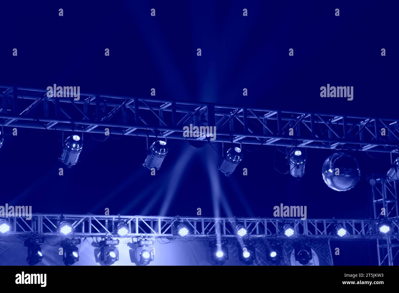 stage light on the metal frame in the dark Stock Photo - Alamy