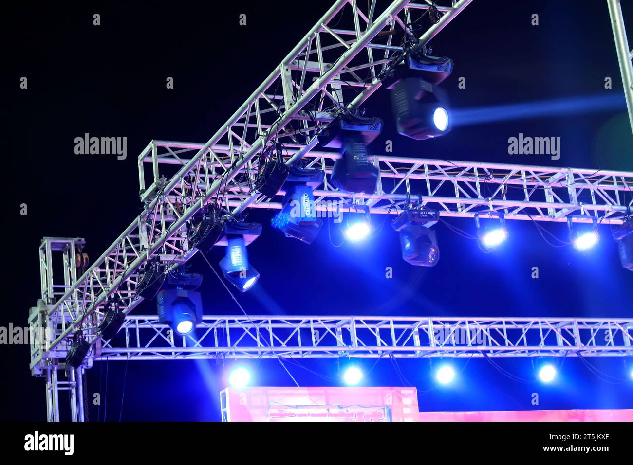 stage light on the metal frame in the dark Stock Photo - Alamy