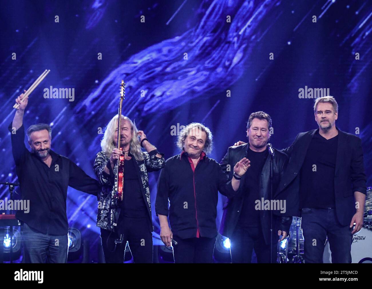 10.10.2023, xlakx, Entertainment Musik, Die Beatrice Egli Show emspor, v.l. Die Band Karat Heiko ...