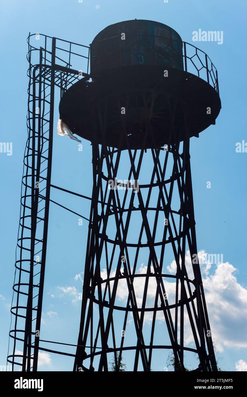 Metal water tower hi-res stock photography and images - Alamy