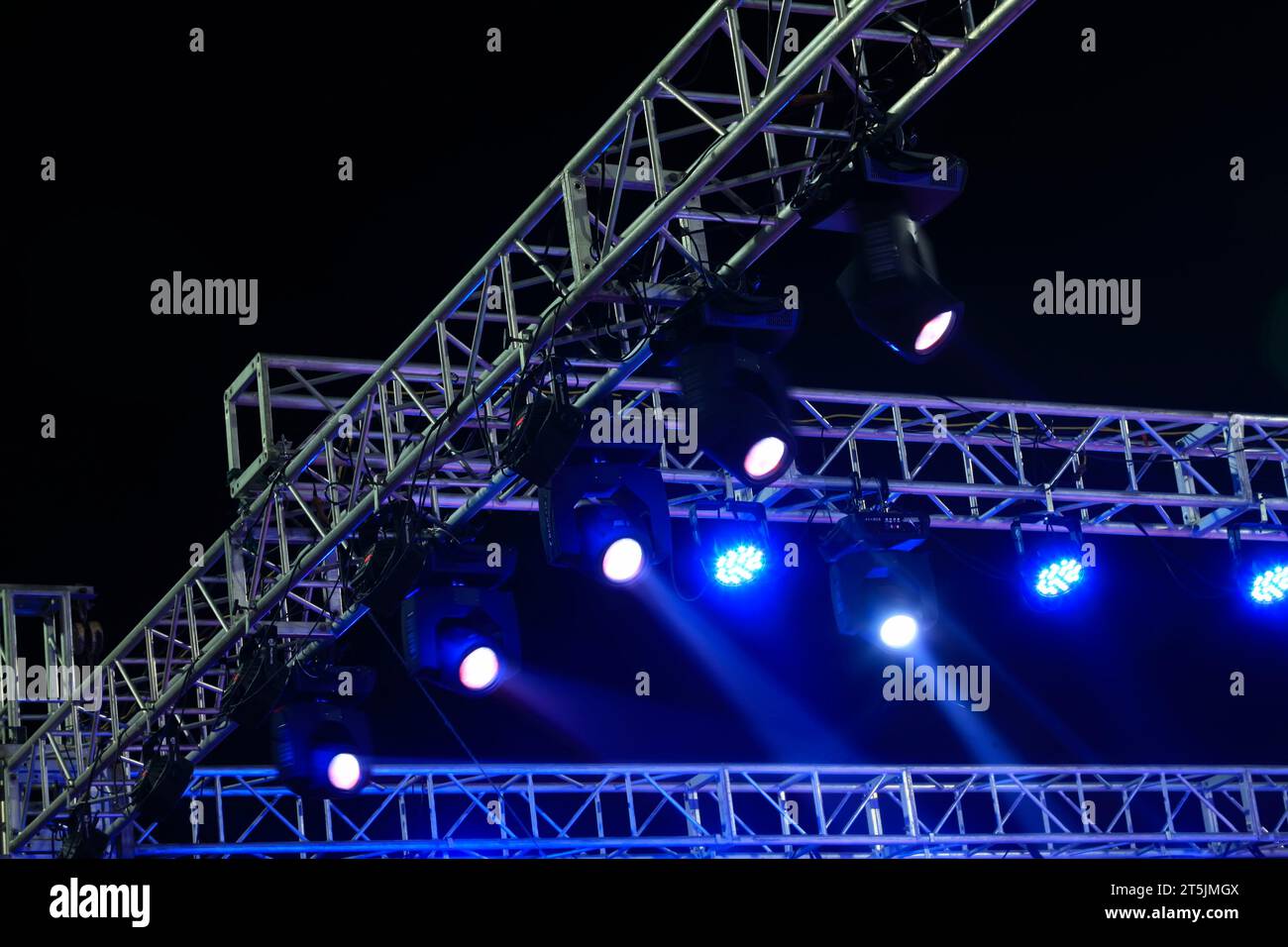 stage light on the metal frame in the dark Stock Photo - Alamy