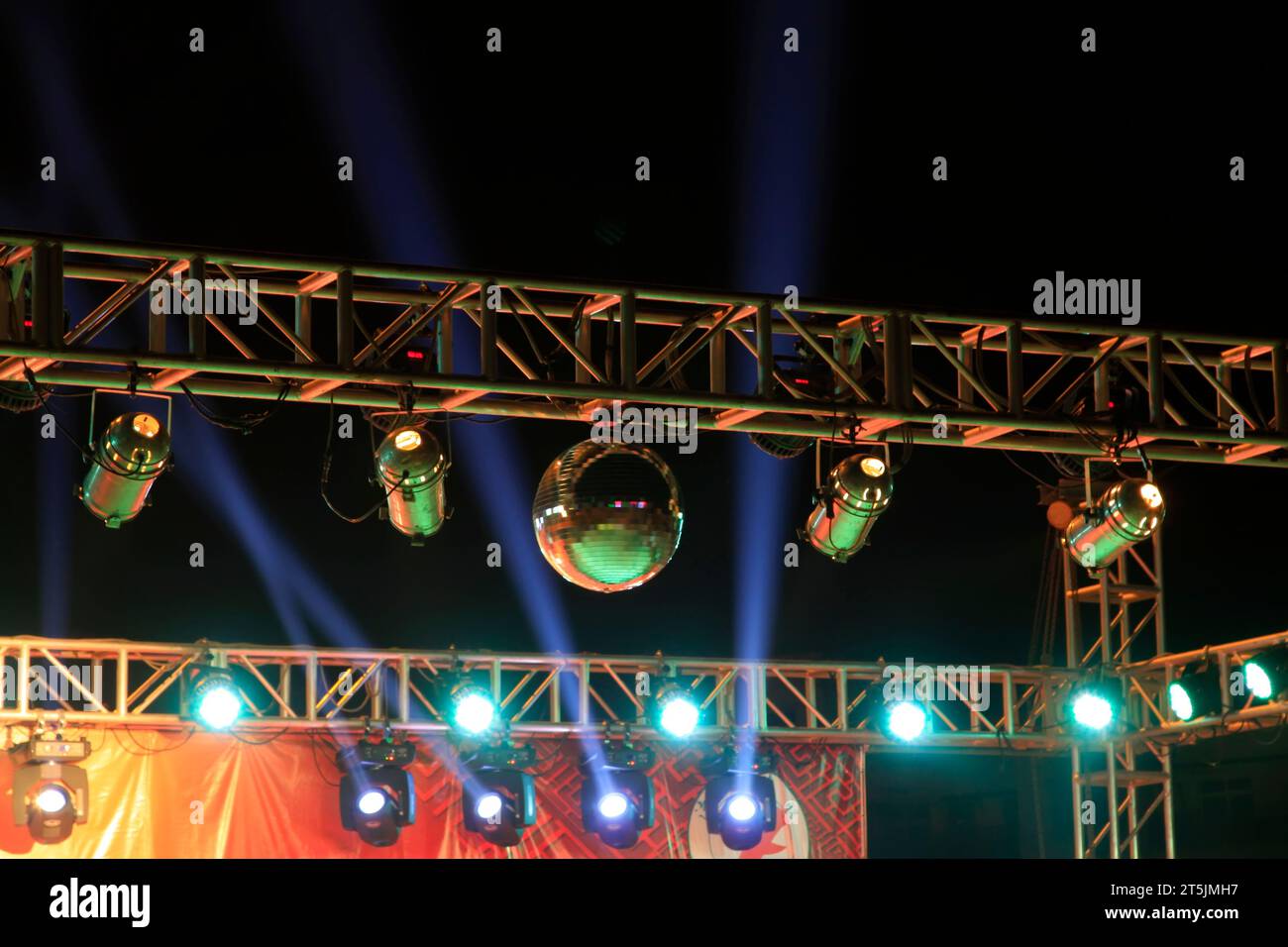 stage light on the metal frame in the dark Stock Photo - Alamy