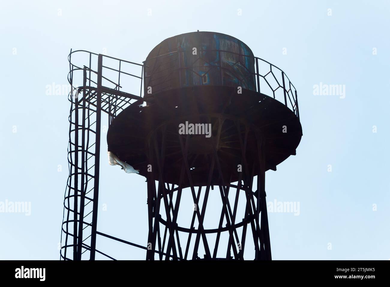 Metal water tower hi-res stock photography and images - Alamy