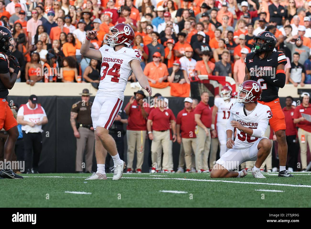 Stillwater, OK, USA. 04th Nov, 2023. University of Oklahoma kicker ...