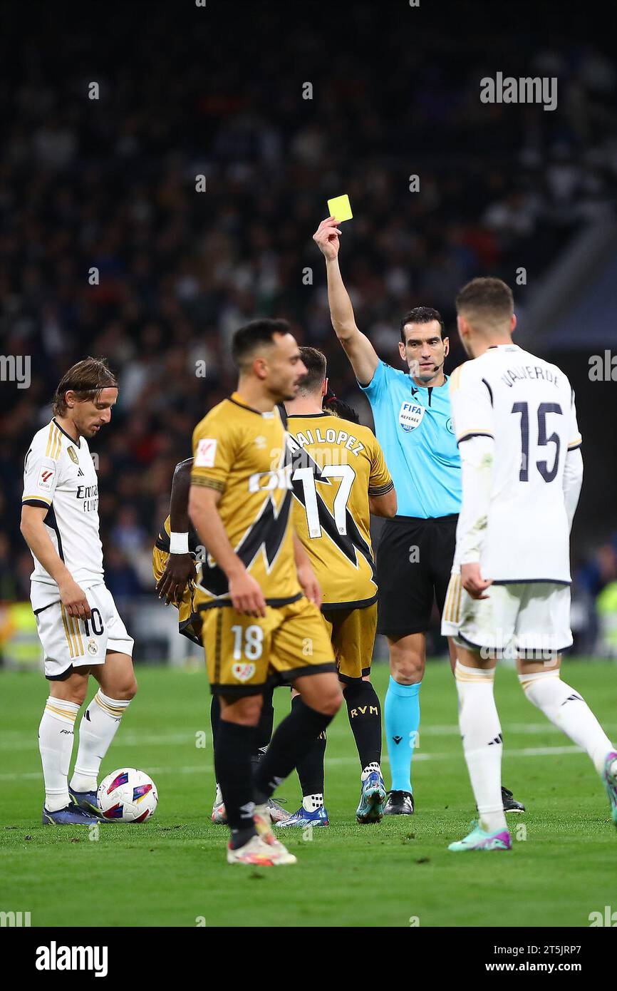 Madrid, Spain. 05th Nov, 2023. Referee gives a yellow card during La ...