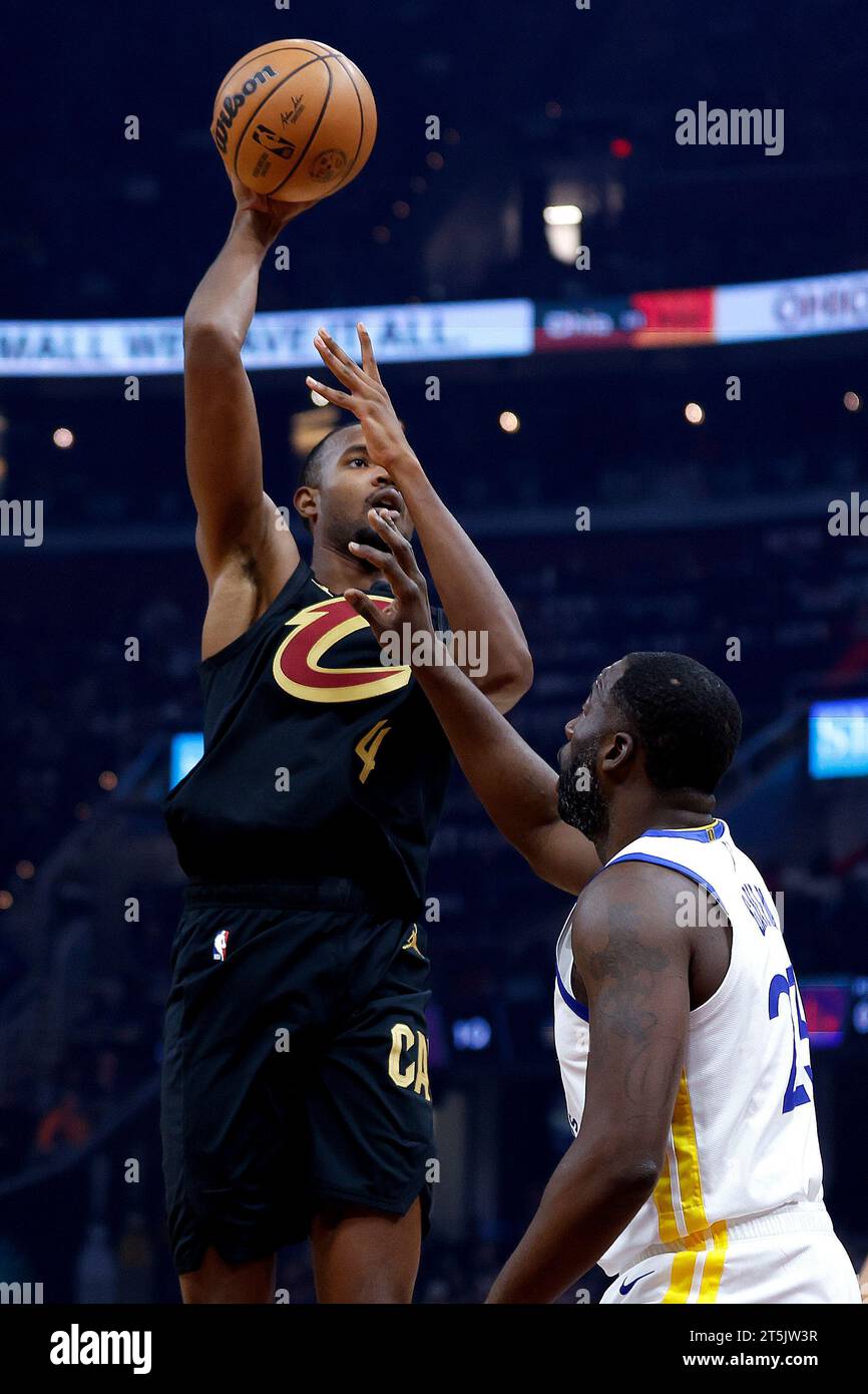 Cleveland Cavaliers forward Evan Mobley (4) shoots against Golden State ...