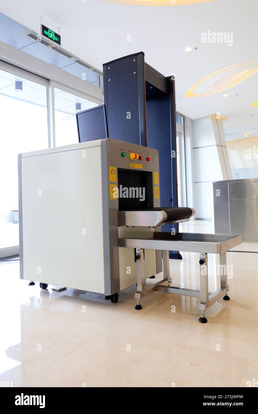 Security sweep hi-res stock photography and images - Alamy