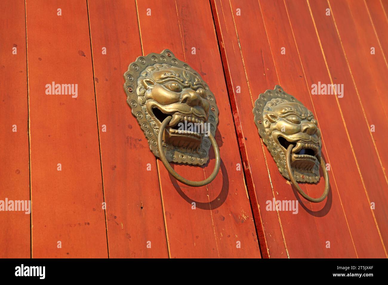 Chinese metal door ring Stock Photo - Alamy