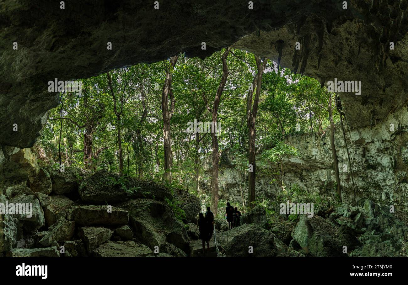 Beautiful view of the The 3 Eyes National Park in Santo Domingo ...