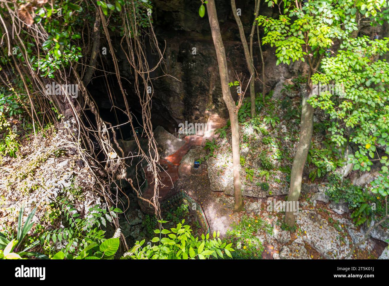 Beautiful view of the The 3 Eyes National Park in Santo Domingo ...
