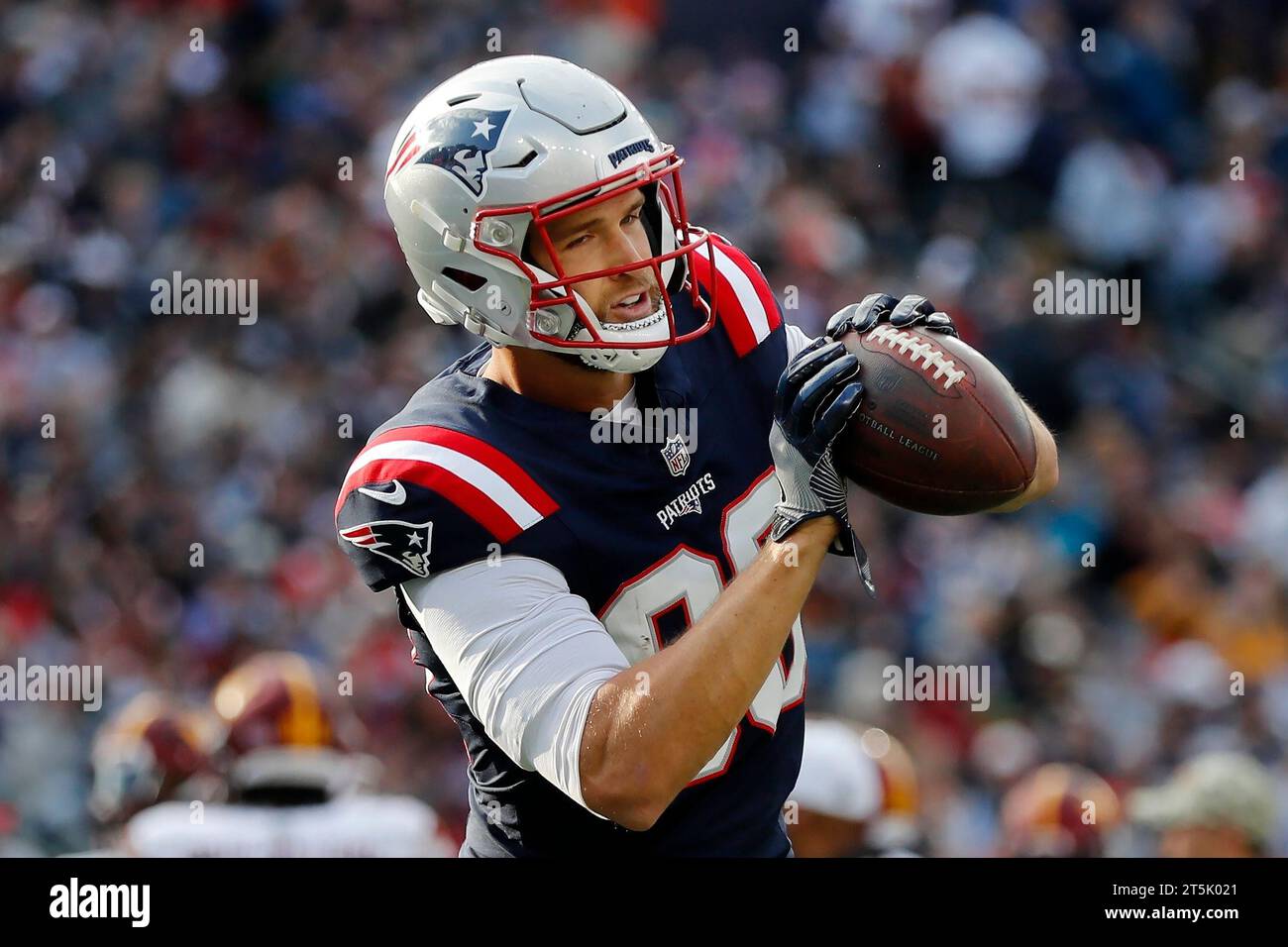 New England Patriots tight end Mike Gesicki warms up before an NFL ...