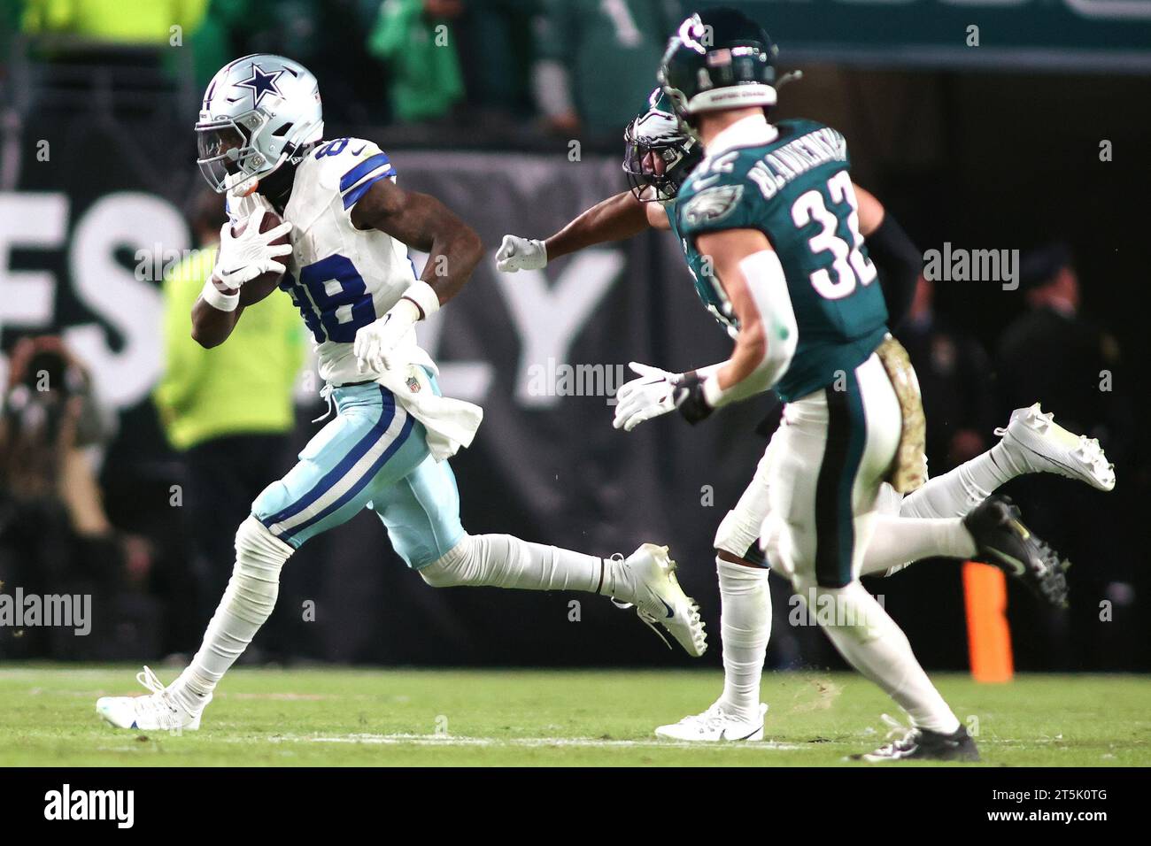 Dallas Cowboys wide receiver CeeDee Lamb (88) makes a catch during an ...