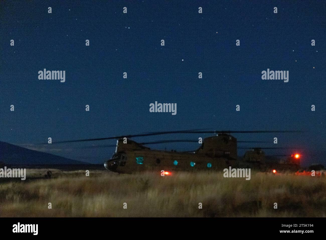 U.S. Army CH-47 Chinook's drop off Soldiers with the 25th Infantry ...