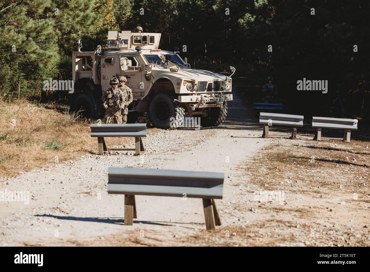 U.S. Soldiers with Bravo Company, 1st Battalion, 112th Infantry ...