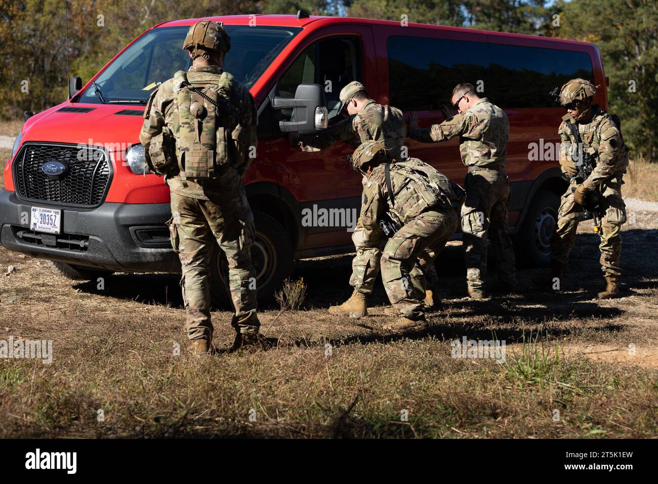 U.S. Soldiers with Bravo Company, 1st Battalion, 112th Infantry ...