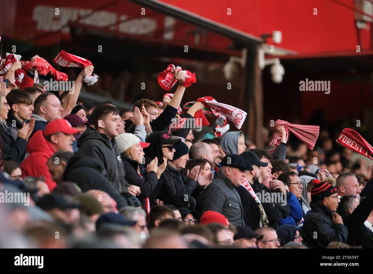 Nottingham forest fans cheering hi-res stock photography and images - Alamy