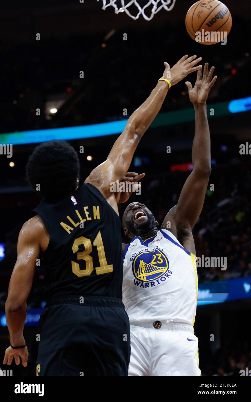Golden State Warriors forward Draymond Green (23) shoots against ...