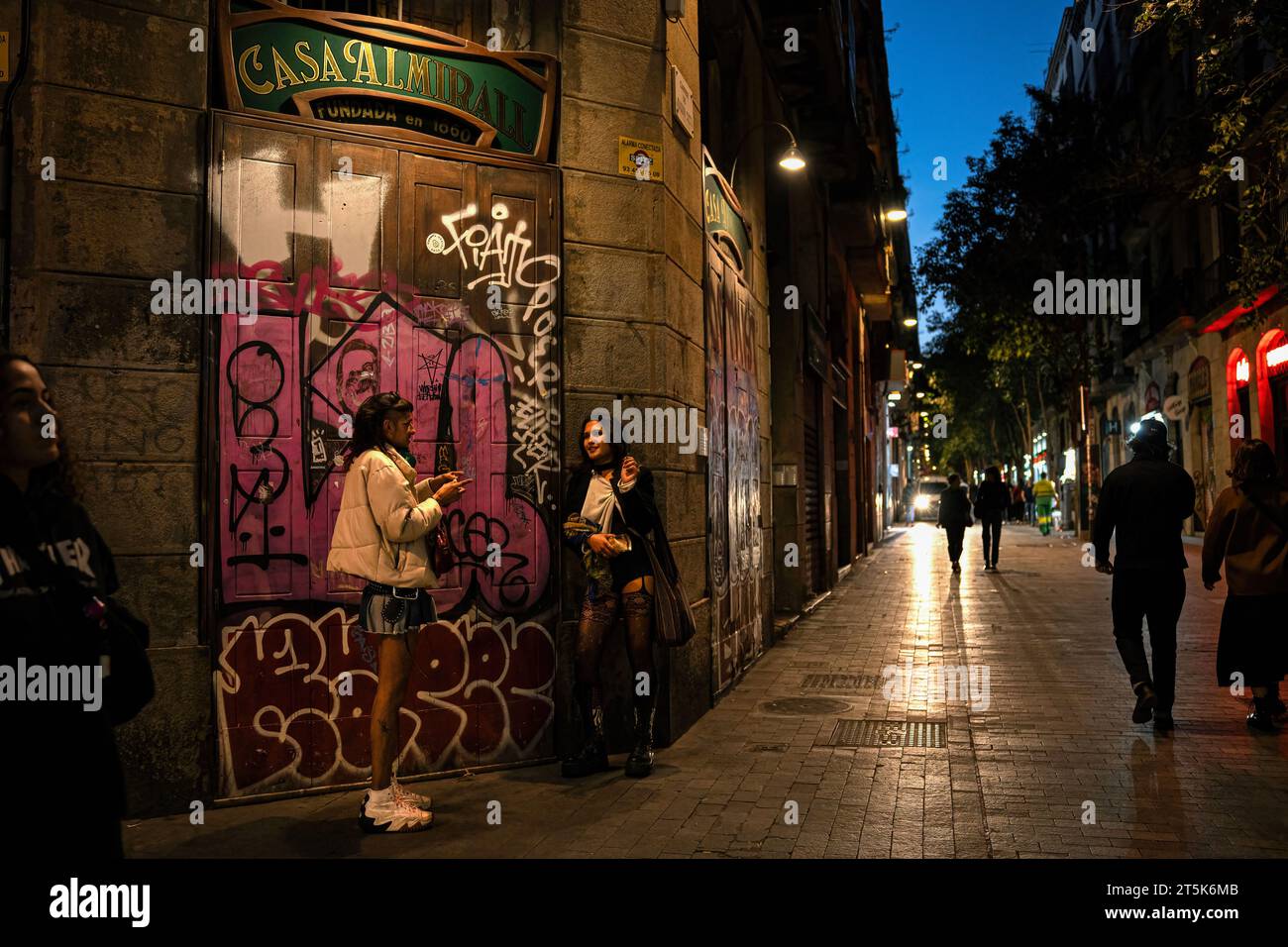 Barcelona, Spain. 05th Nov, 2023. Two people seen talking in front of a ...
