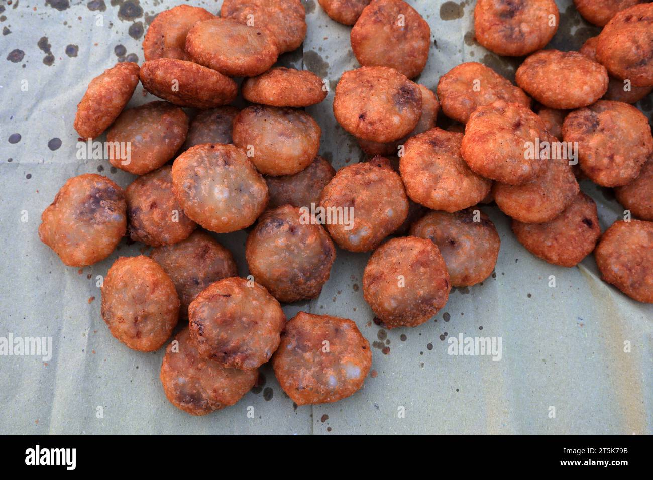 Deep fried cake hi-res stock photography and images - Alamy