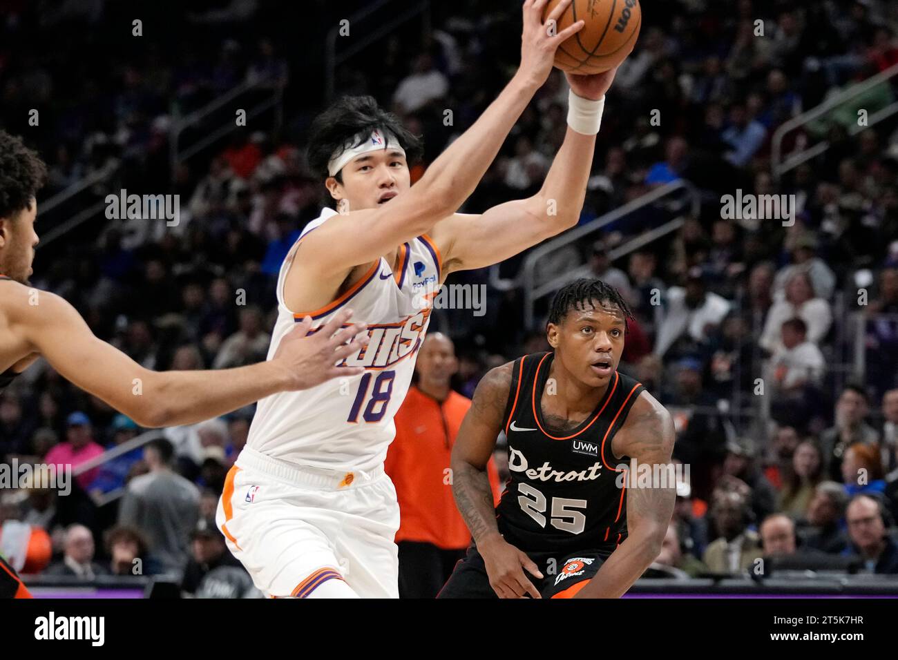 Phoenix Suns forward Yuta Watanabe (18) attempts a layup during the ...