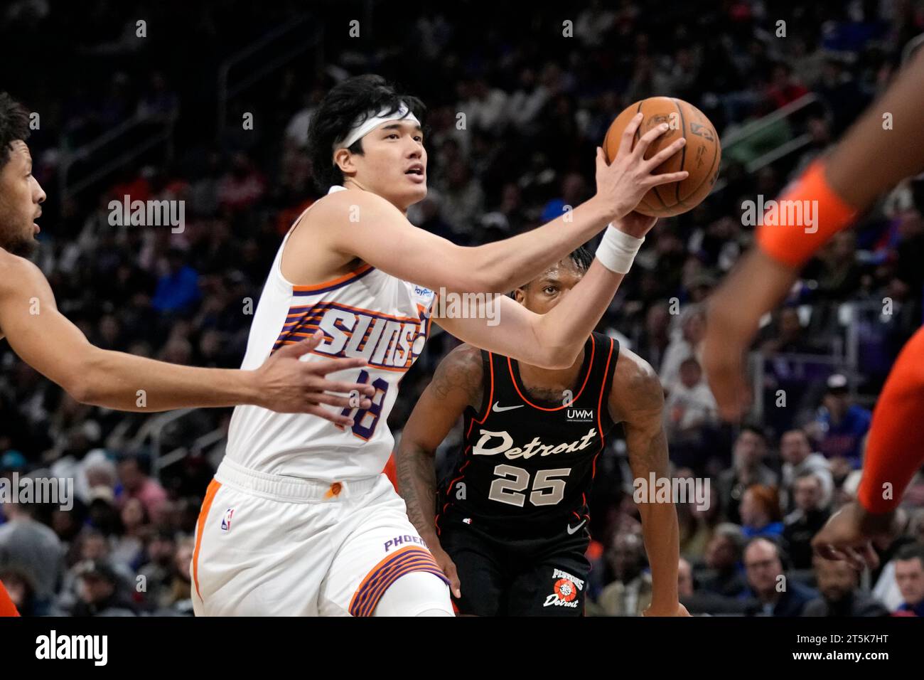 Phoenix Suns forward Yuta Watanabe (18) attempts a layup during the ...