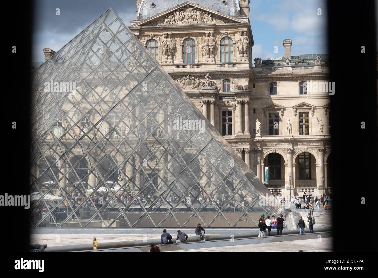 Glass pyramid roof ceiling hi-res stock photography and images - Alamy