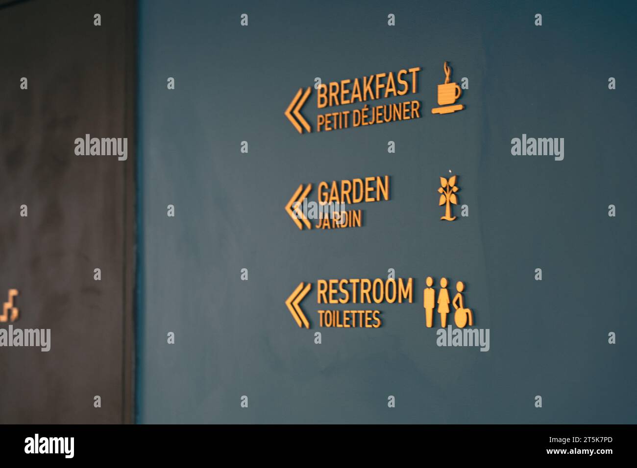 Hotel reception signboard hi-res stock photography and images - Alamy