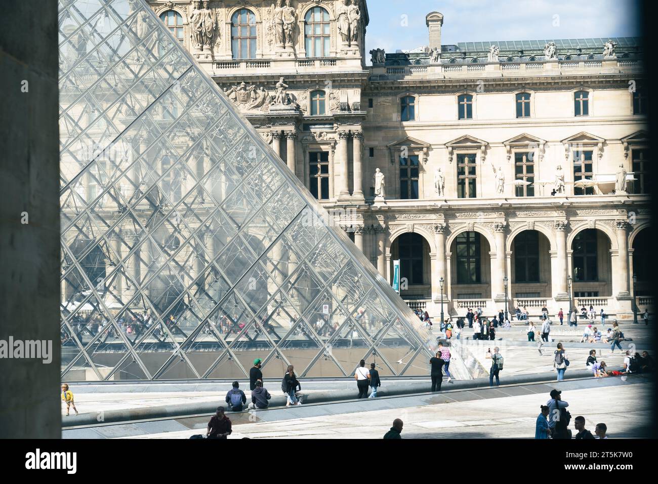 Glass pyramid roof ceiling hi-res stock photography and images - Alamy