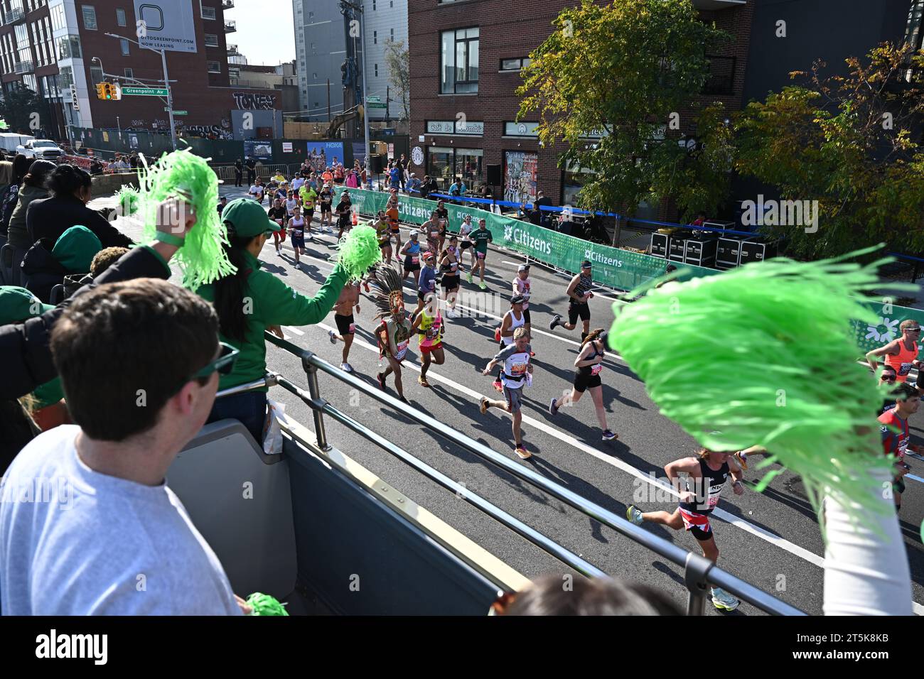 Crowds cheer on runners during the TCS New York City Marathon on ...