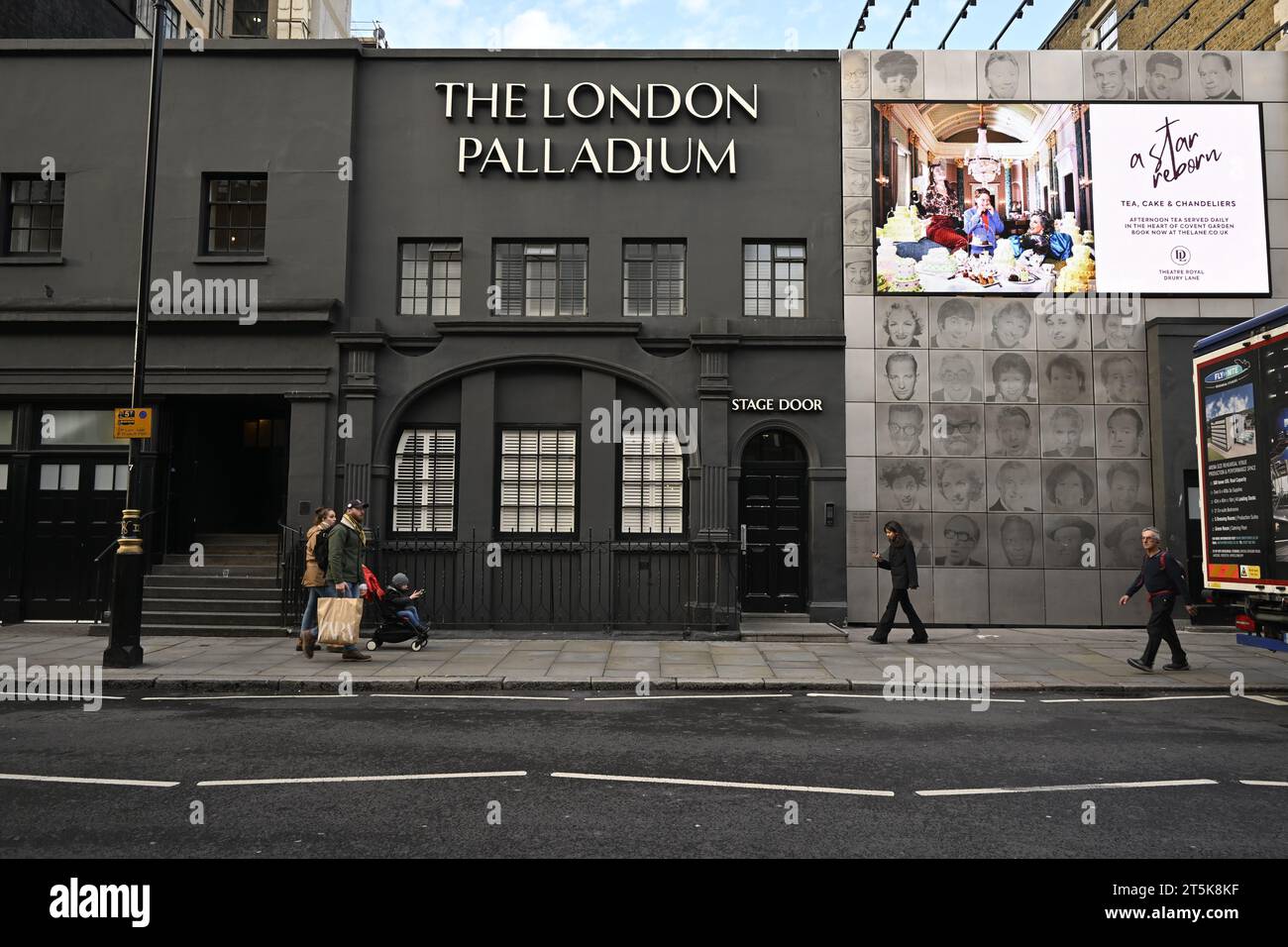 London palladium stage door hi-res stock photography and images - Alamy