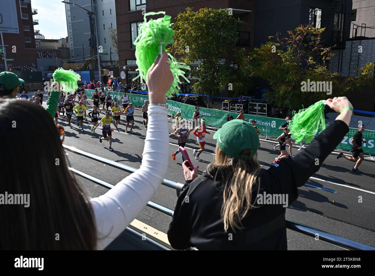 Crowds cheer on runners during the TCS New York City Marathon on ...
