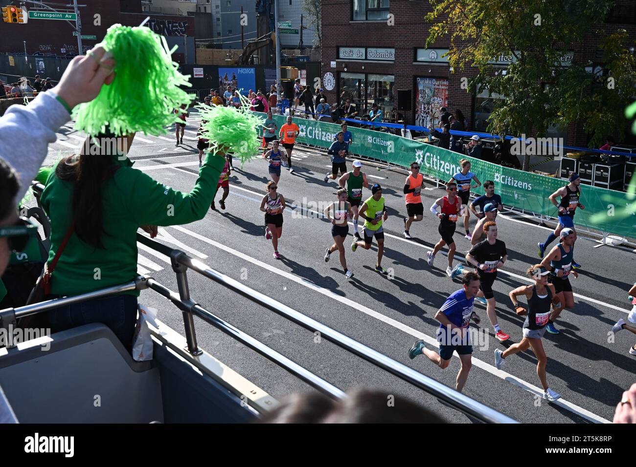 Crowds cheer on runners during the TCS New York City Marathon on ...
